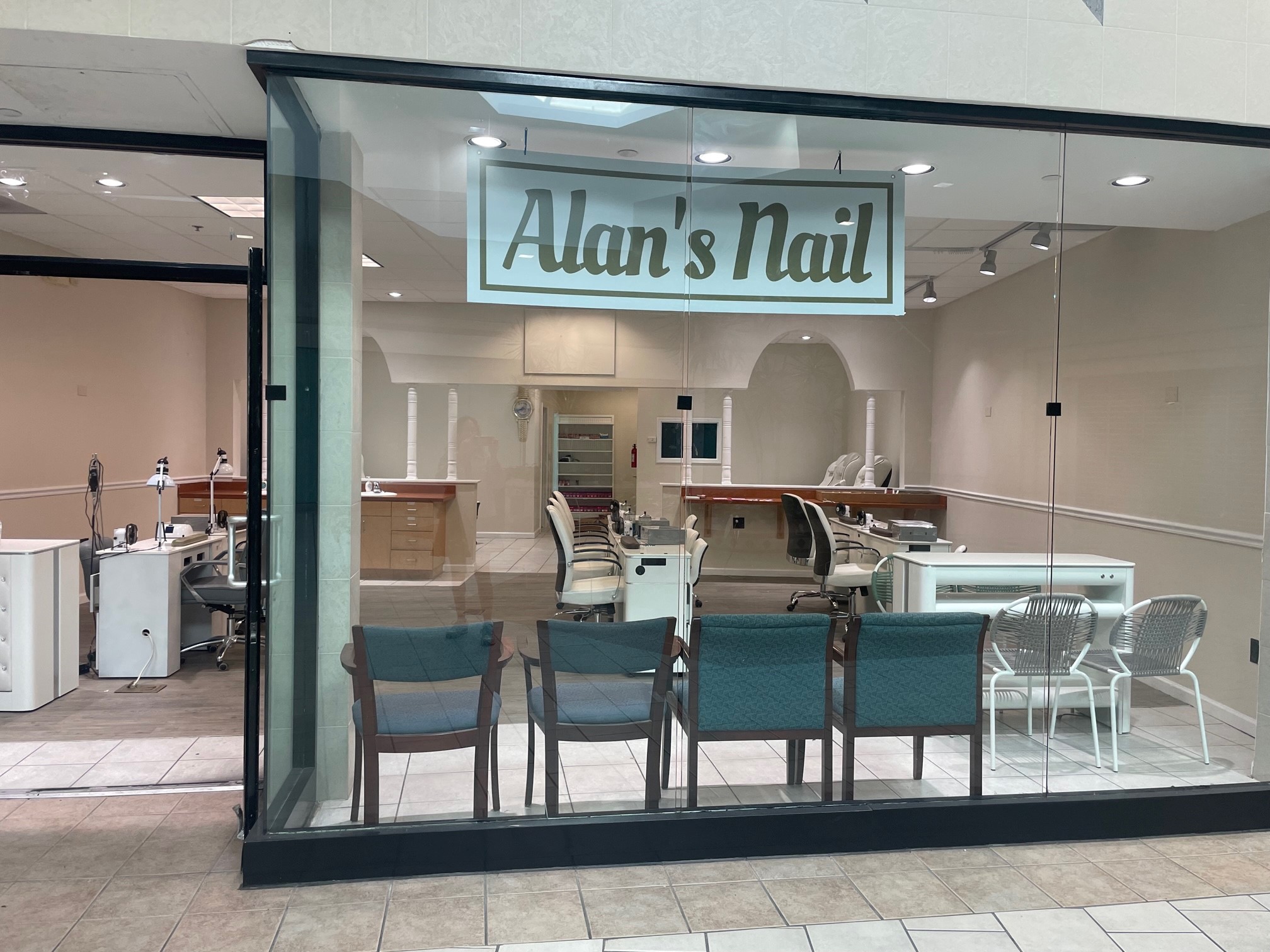 Nail place in the mall store